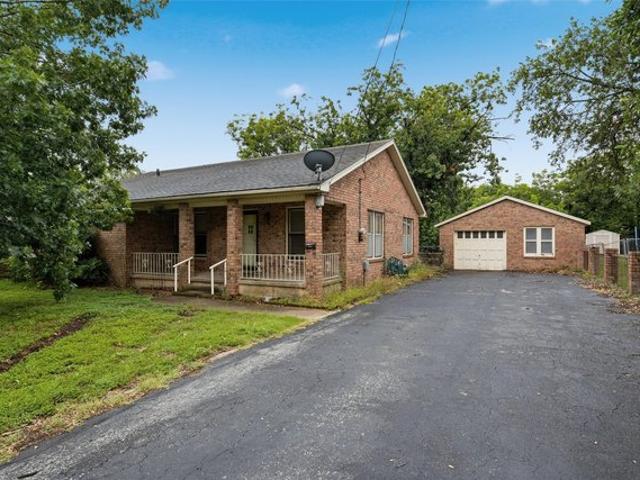 903 S Harrison St, McGregor, TX 76657