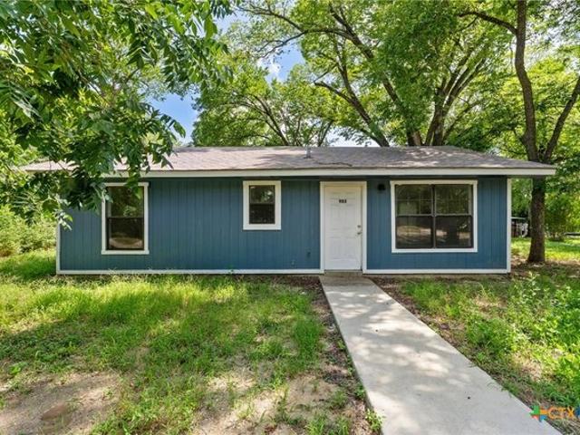903 W 1st St, Cameron, TX 76520