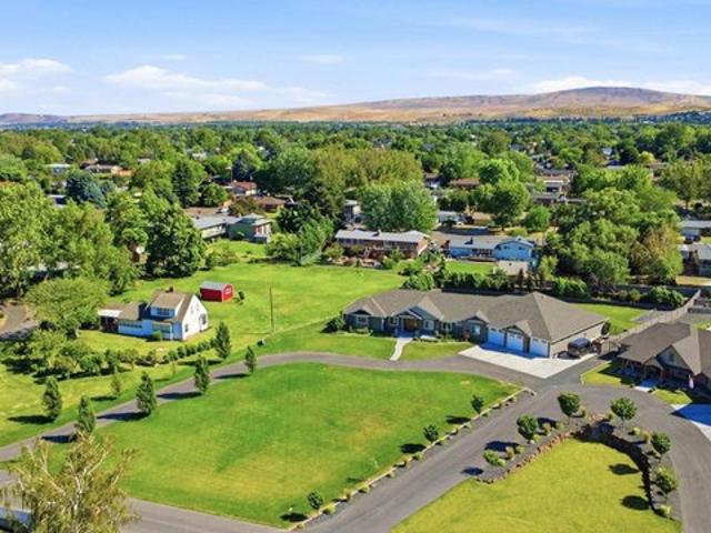 903 W 22nd Pl, Kennewick, WA 99337