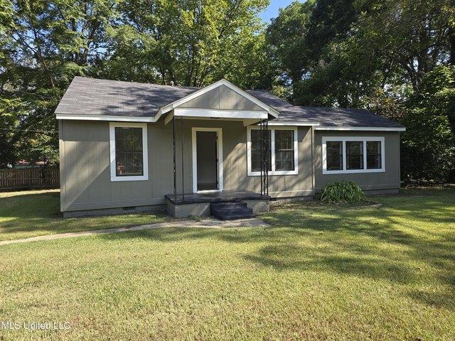 903 W Main St, Senatobia, MS 38668