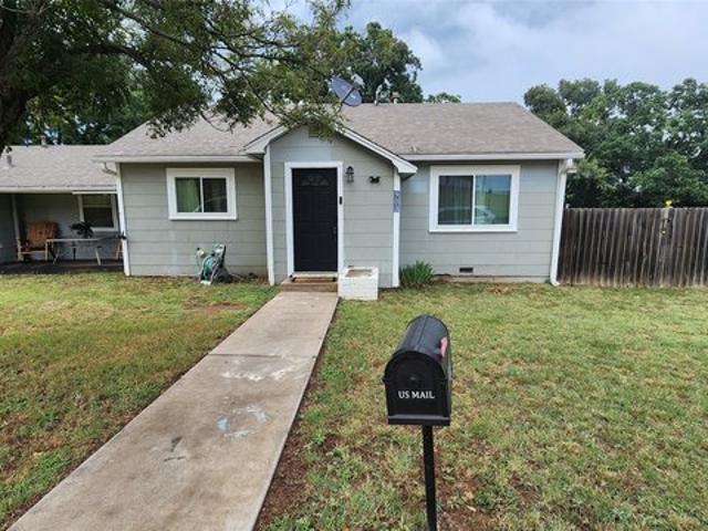 903 W Plummer St, Eastland, TX 76448