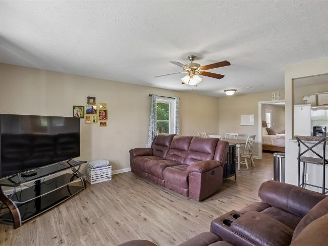 903 Wren Road