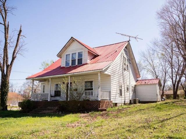 903 Vine St, Thayer, MO 65791