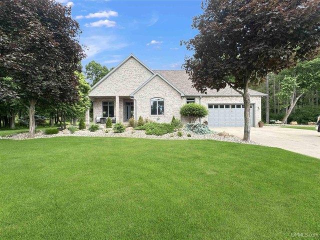 9045 N 3 Ln, Gladstone, MI 49829