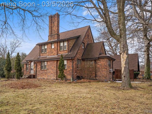 9045 Riverdale
