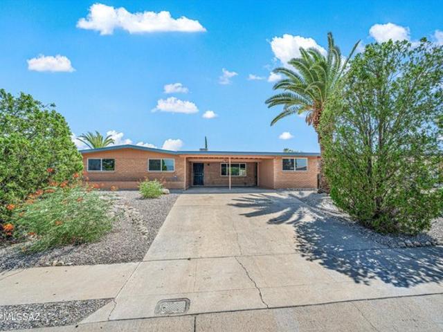 9048 E Pine Valley Dr, Tucson, AZ 85710