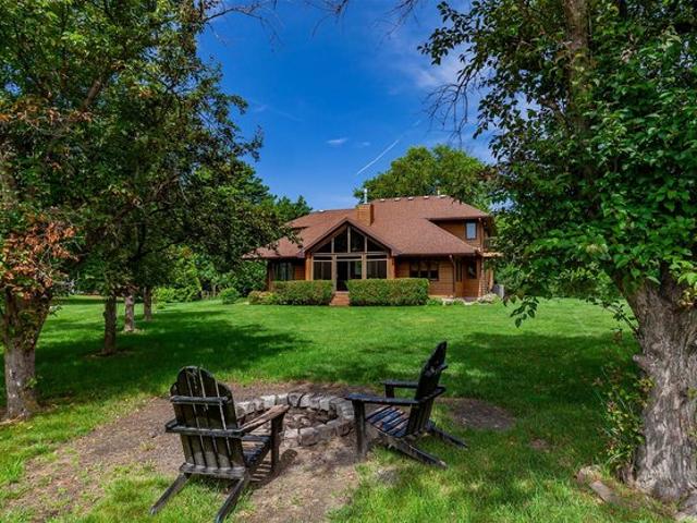 9049 NW 37th St, Polk City, IA 50226