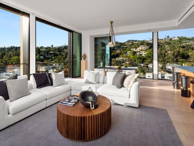 9040 Sunset Blvd #1101, West Hollywood, CA 90069