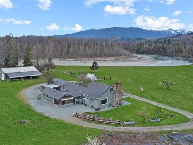 9040 Thunderbird Ln, Concrete, WA 98237