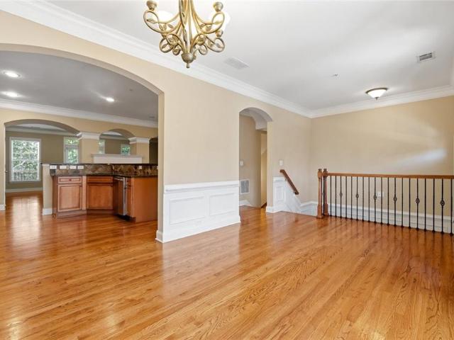 9040 Woodland Trail