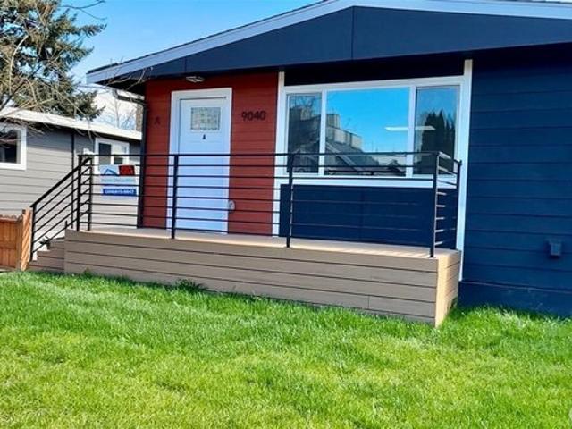 9040 17th Ave SW, Seattle, WA 98106