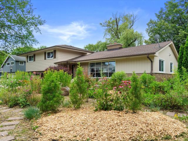 9041 N Rexleigh Dr