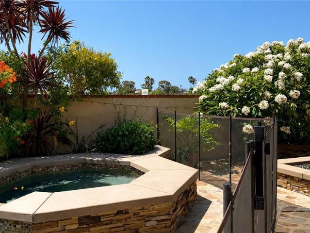 9042 Santiago Dr