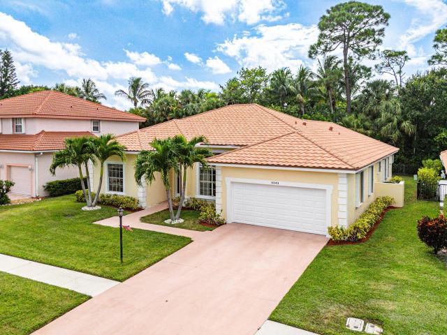 9043 Cypress Hollow Dr, Palm Beach Gardens, FL 33418 | MLS #R11120 | Compass
