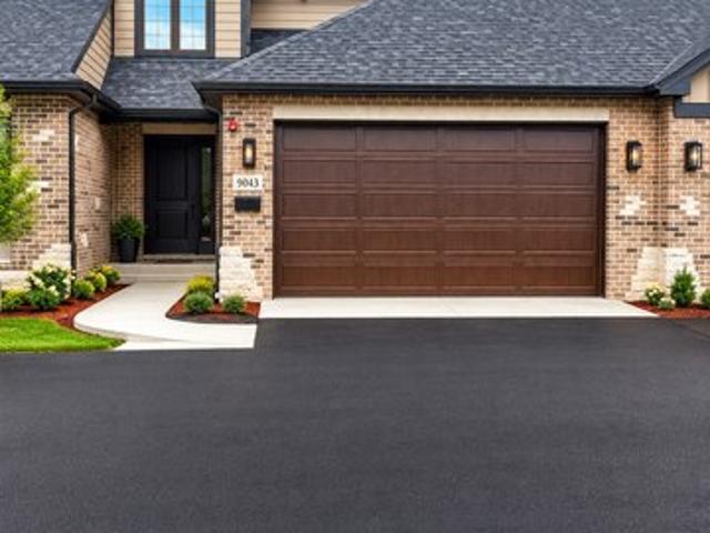 9043 W 111th St, Palos Hills, IL 60465