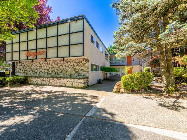 9043 35th Ave SW