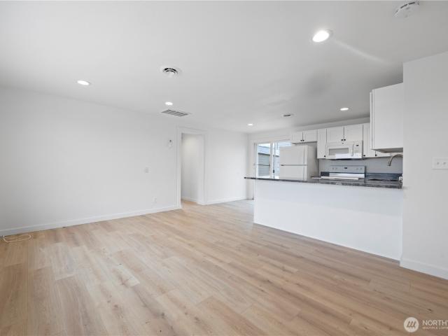 904 906 E Alderwood Drive
