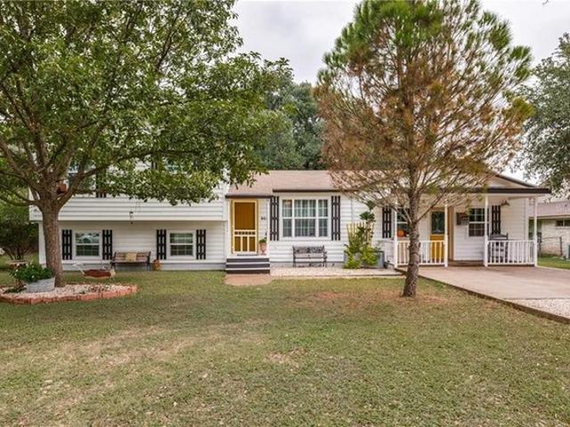 904 Country Rd, Blanco, TX 78606