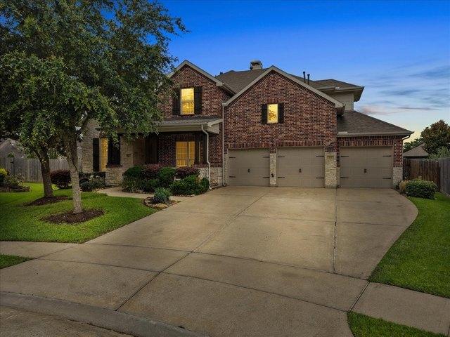 904 Cozy Hollow Ct, Friendswood, TX 77546