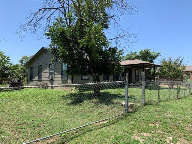 904 Carey Ave, Brady, TX 76825