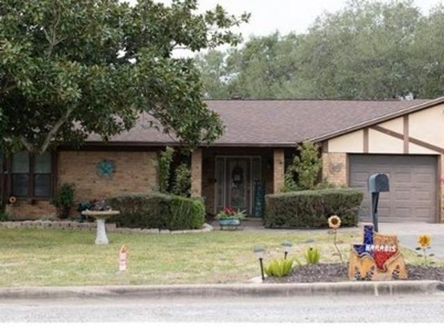 904 Carroll Dr, Yoakum, TX 77995