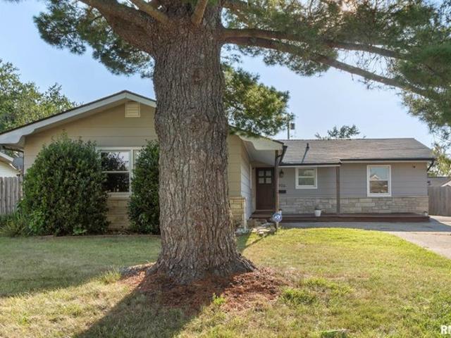904 Cedar Ln, Marion, IL 62959