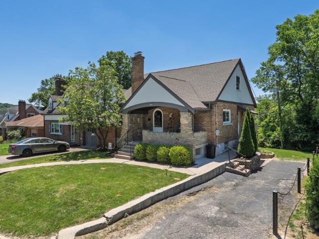 904 Clayton Court