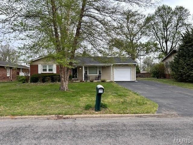 904 Crescent Dr, Sikeston, MO 63801