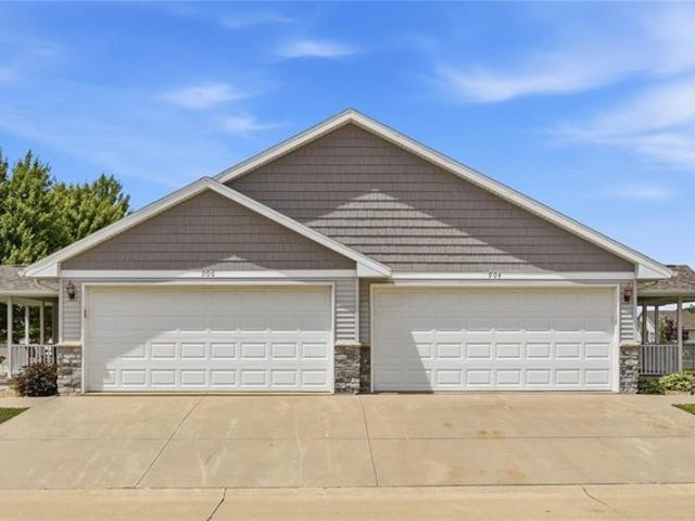 904 Crescent View Dr NE, Cedar Rapids, IA 52402