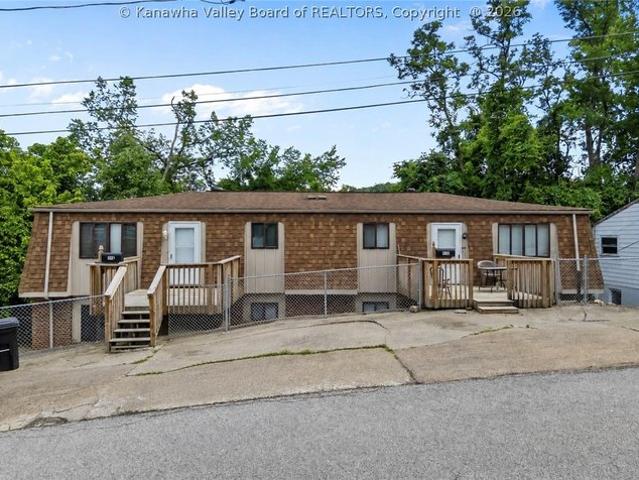 904 and 906 Valley View Dr, South Charleston, WV 25309