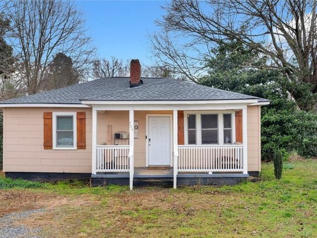904 Anderson St, Belton, SC 29627