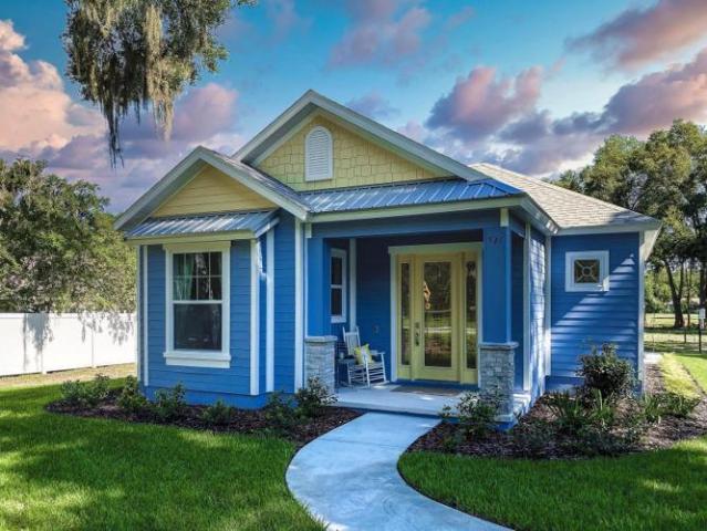 904 Azalea Walk Circle, Deland, FL 32724