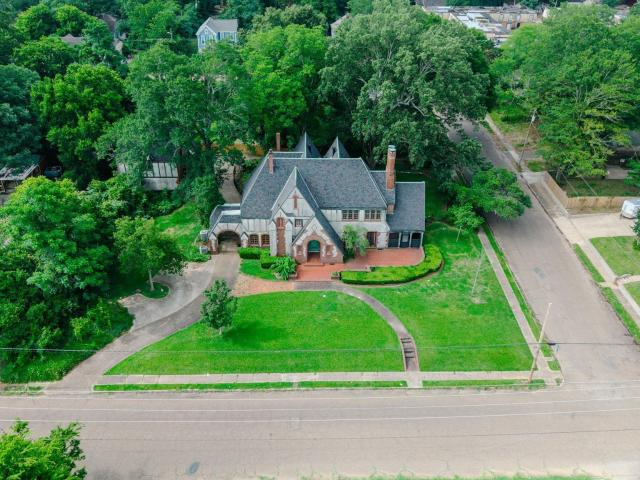 904 E 12th