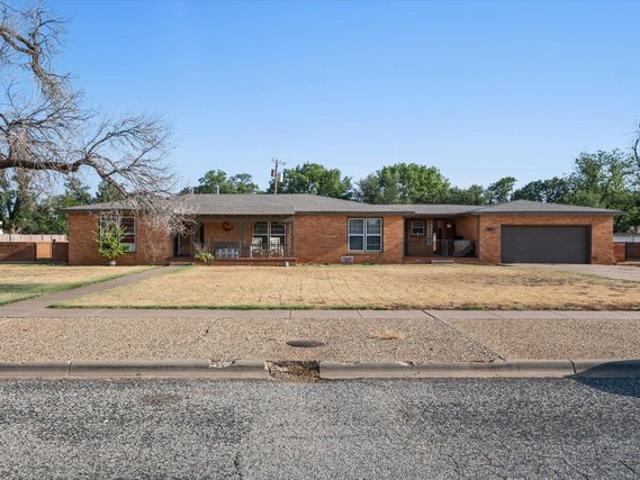 904 E Cardwell St, Brownfield, TX 79316