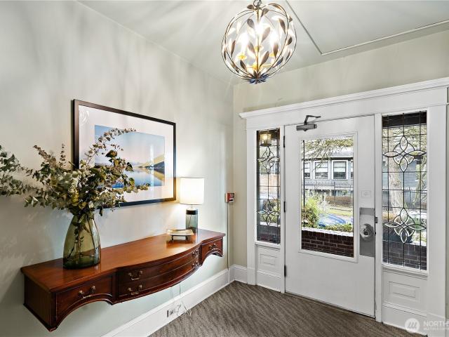 904 E Miller St, Unit 3, Seattle, WA 98102 | Compass