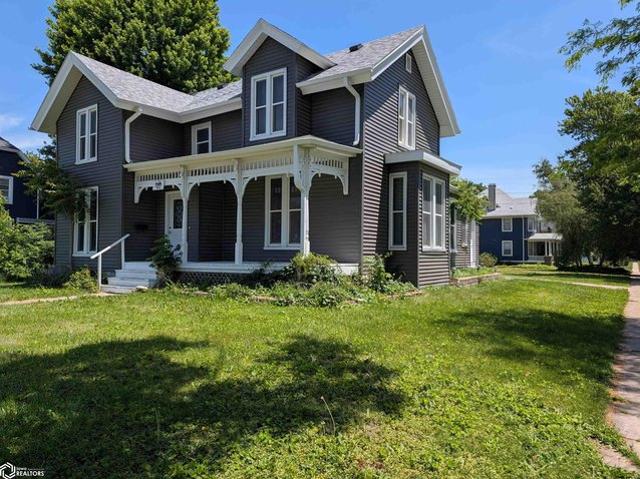 904 East St, Grinnell, IA 50112