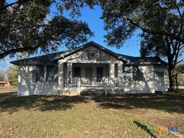 Edgar St, Yoakum, TX 77995