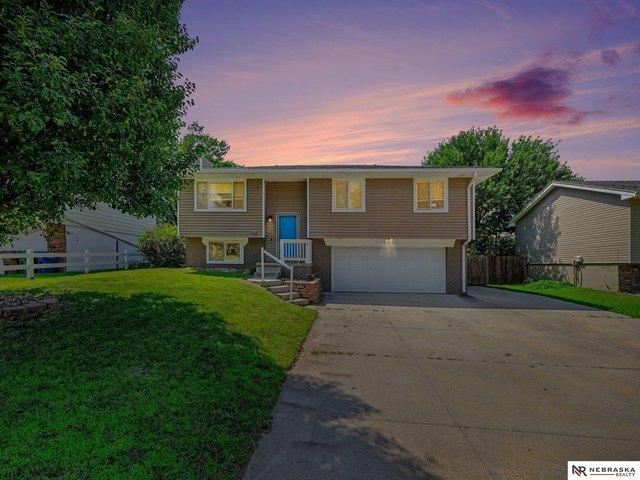 904 Evergreen Ave, Bellevue, NE 68005