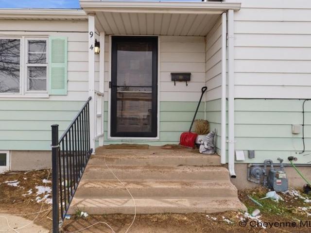 904 Johnson Ave, Cheyenne, WY 82001