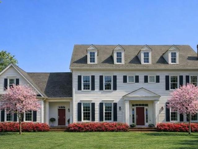 904 Locust St, Herndon, VA 20170