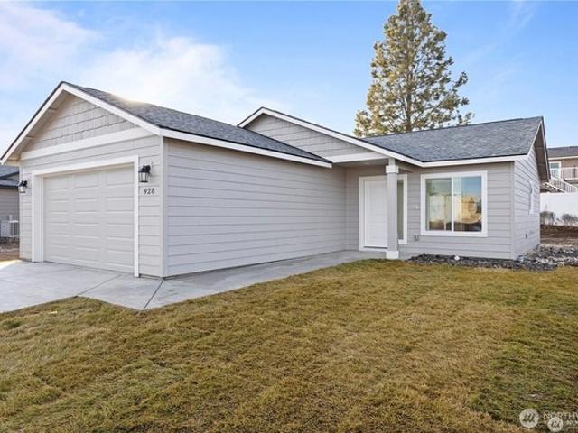 904 LA Vista Dr, Warden, WA 98857