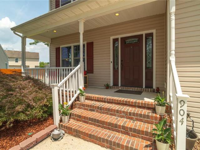 904 Laconia CT