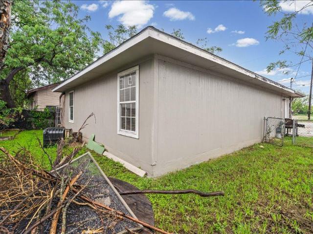 904 Montopolis Dr
