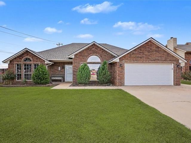 904 N Towne Cir, Altus, OK 73521