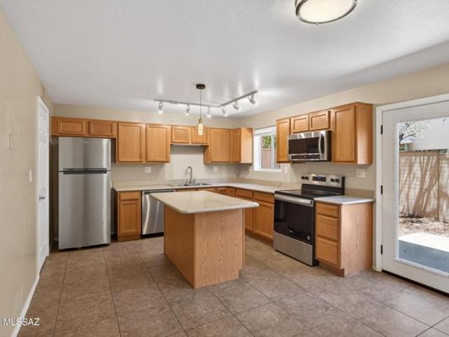904 N Desert Ave Apt C, Tucson, AZ 85711