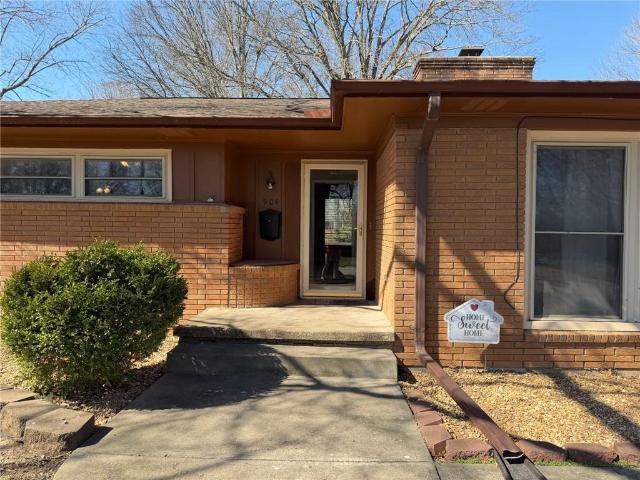 904 N High Street