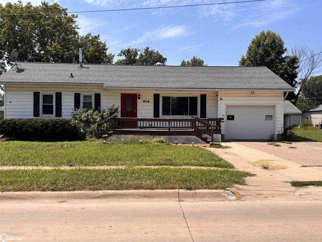 904 S 6th St, Fairfield, IA 52556
