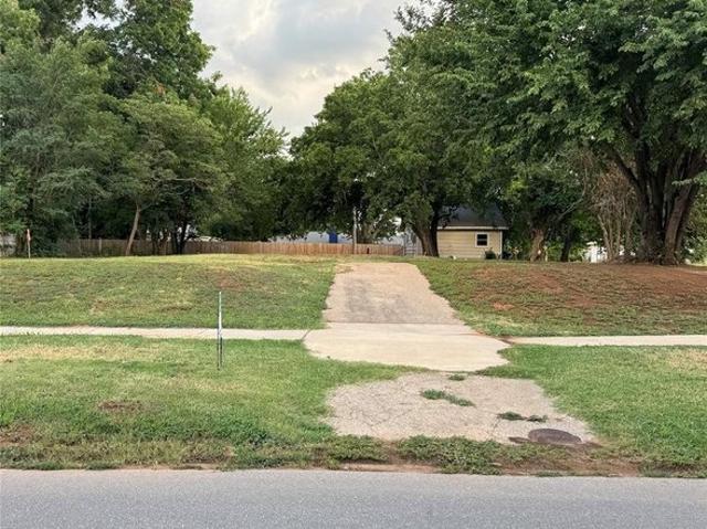 904 S 1st St, Chickasha, OK 73018