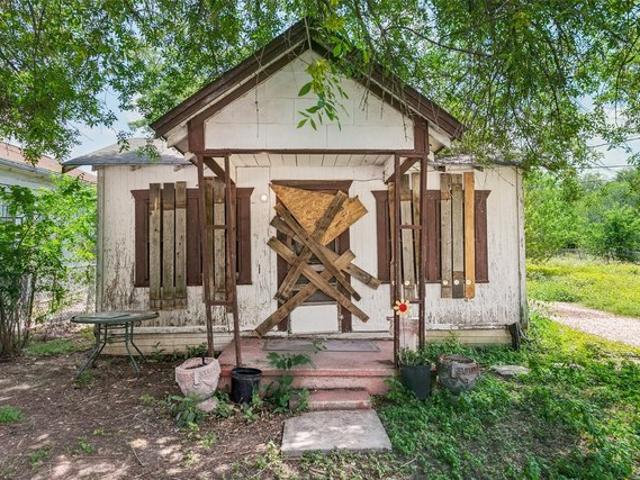 904 S San Joaquin Ave, San Antonio, TX 78237