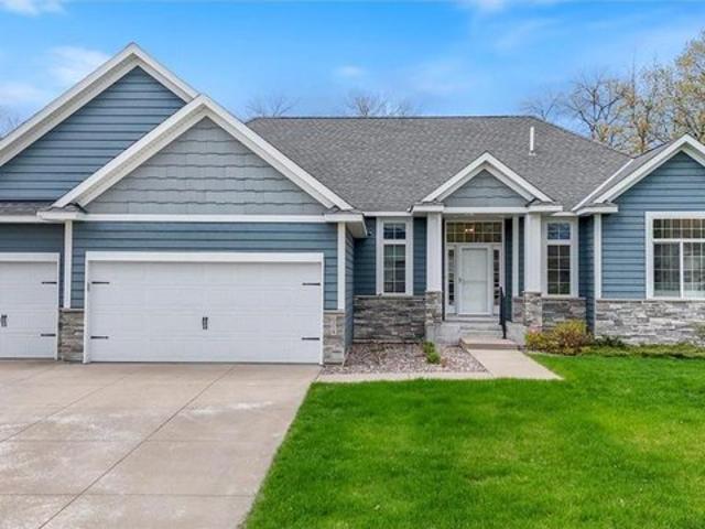 904 Saddle Club Ct, Lino Lakes, MN 55014